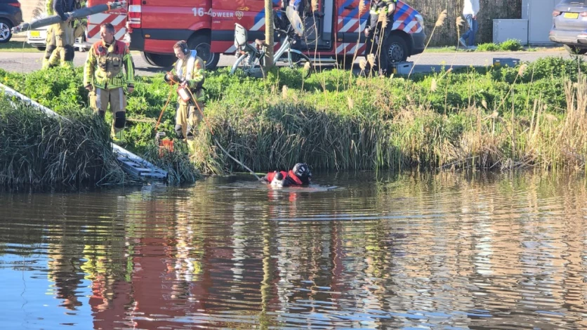Brandweer rukt uit voor melding persoon te water, alleen een fiets ...