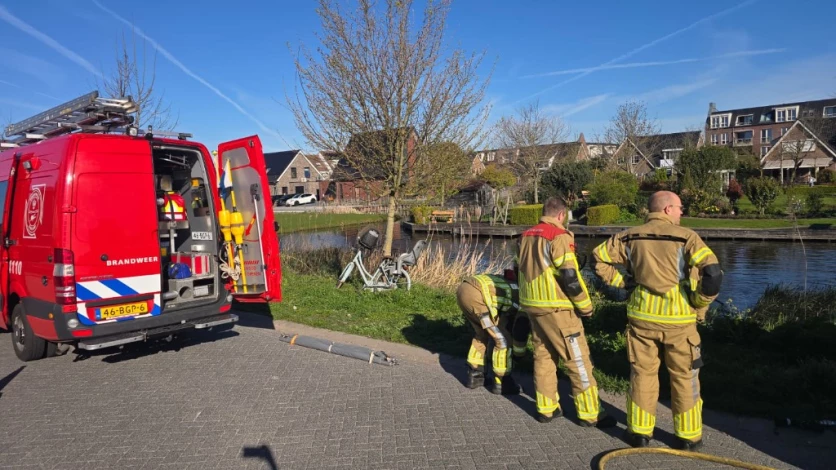 Brandweer rukt uit voor melding persoon te water, alleen een fiets ...